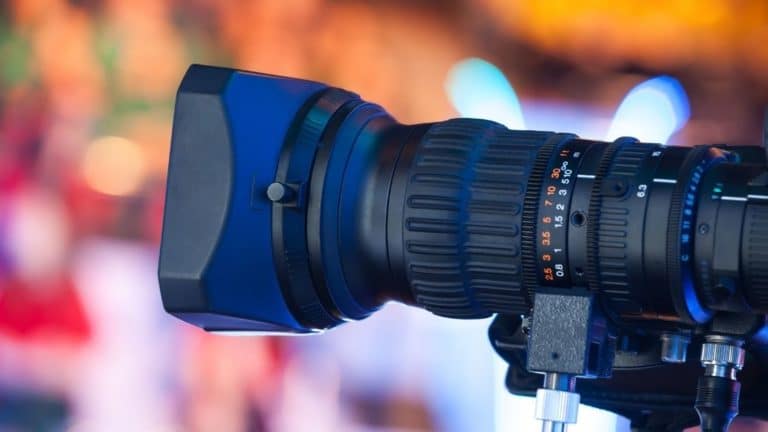 The Best Lens For Video Hands Down 🎥 Filmmaking Basics